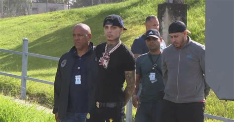 Arrestan A Reguetonero Luar La L Y Le Ocupan Pistola Ilegal Locales