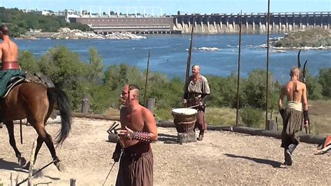 Выступление сечевых казаков. Остров Хортица - YouTube