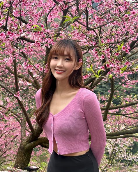 黃雅憶 再忙碌也要好好犒賞自己 平時不是窩在辦公室剪片🤓 就是跑外景在太陽底下拍攝🎬 是該讓自己好好放鬆一下了！ 上個月趁著出國前去 Lazyspa8 好好幫我曬傷又爆痘的大乾肌補水