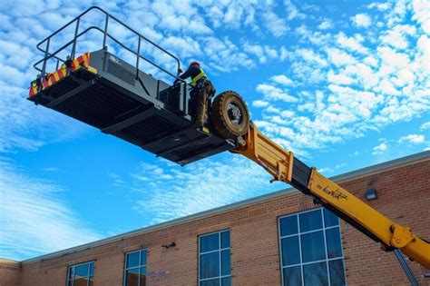 Telehandler Lifting And Positioning Hvac Units For I Construction