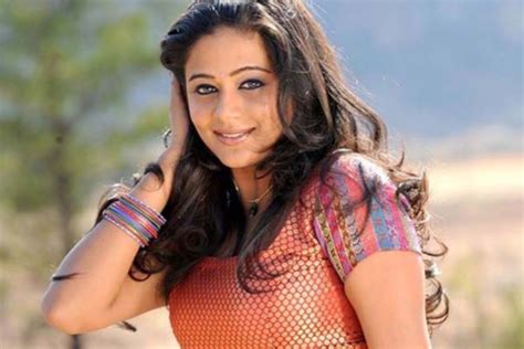 பாவாடை தாவணி அணிந்த பருத்திவீரன் நடிகையா இது தெறிக்கவிடும் வைரல்