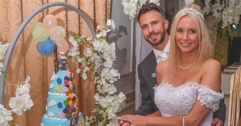 Mum Has Disney Themed Wedding For Just 500 And Watched Film 50 Times