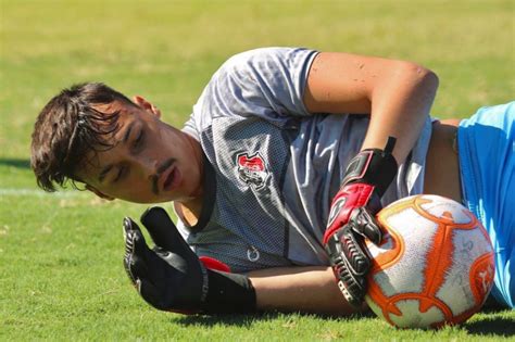 Corinthians Contrata Goleiro Ex Santa Cruz E Grêmio Osasco Para O Sub 20
