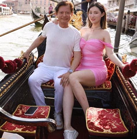 65 Year Old Warren Moks First Love After Remarriage Kissing The Young