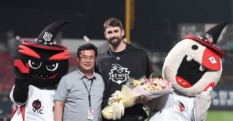 Kt 위즈 12일 니퍼트 100승 달성 축하 이벤트 마련