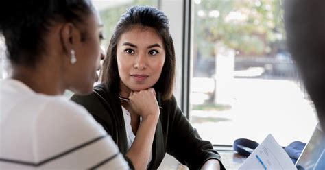 People Who Are Highly Introspective And Observant Often Display These 8 Behaviors Without