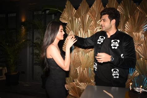 Karan Kundrra Gets A Birthday Kiss From Tejasswi Prakash Tejran Fans