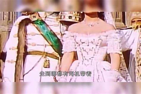 世界上最有钱的狗，坐拥25亿资产，12个仆人为它服务资产服务世界