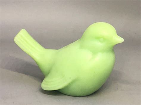 Vintage Fenton Custard Uranium Glass Bird Figurine 35 Green 4602121060