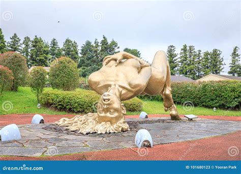 Tierra Del Amor De Jeju Un Parque De La Escultura Del Tema Basado En