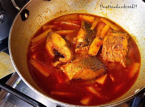 Mulo Diye Macher Jhol Bengali Fish Curry With Radish