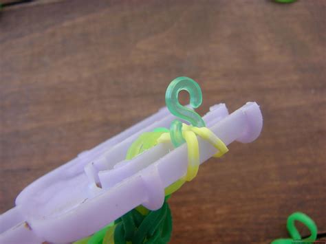 Крутые поделки из резинок на рогатке фото и картинки 65 штук