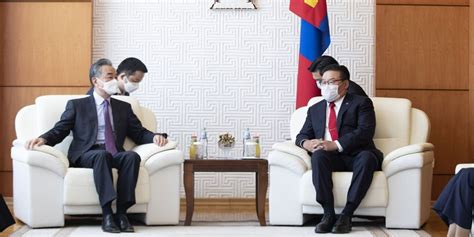 УИХ ын дарга Г Занданшатарт БНХАУ ын Гадаад хэргийн сайд Ван И бараалхав Гэрэл гэгээ