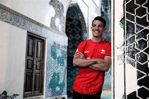 واکنش امیرحسین حسین زاده به اولین گل با پیراهن تراکتور عکس طرفداری