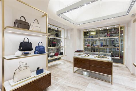 Магазин Furla - элегантные сумки и аксессуары