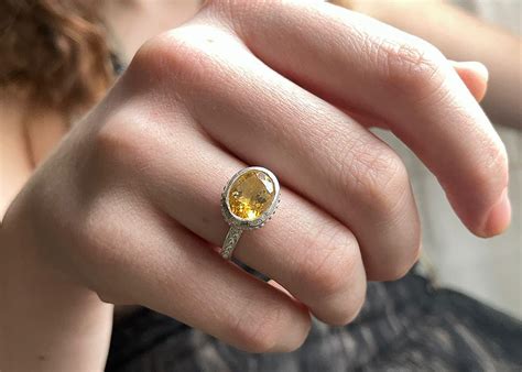 Citrine Novembers Birthstone Amulette