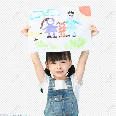 小女孩展示繪畫作品psd圖案素材免費下載，可愛卡通圖片，尺寸2000 × 2000px Lovepik