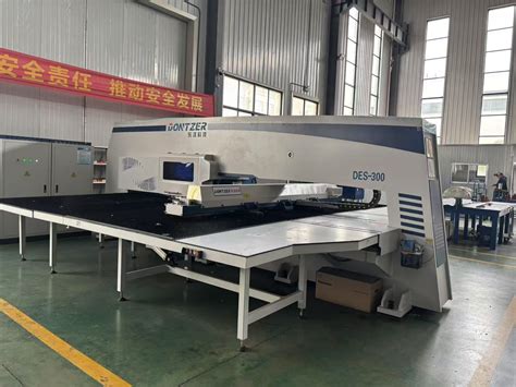 Automatic Loading And Unloading System Electric Cabinet Radiator Factory