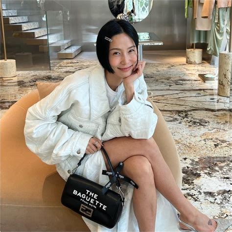 송혜교 김나영 패션 속 신상 펜디 바게트백 X 마크제이콥스 가격은 네이버 블로그