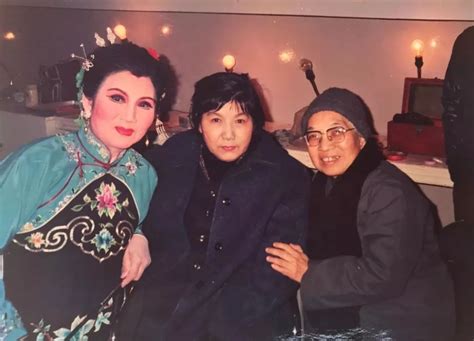 新凤霞赵丽蓉报花名怀念大山谷图库