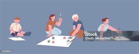 만화 어린 아이들이 그림을 그린다 브러쉬 페인트 종이 시트를 가진 아이들 게임 또는 교육 유치원 또는 학교에서의 휴식 시간 및 수업 벡터 세트 등장인물에 대한 스톡 벡터