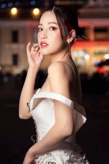 81 Ảnh Puka Sexy cùng Bikini Khoe Vòng Một Đẹp Táo Bạo GenZ Relax