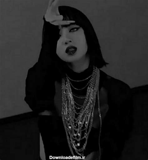 عکس لیسا با لباس مشکی