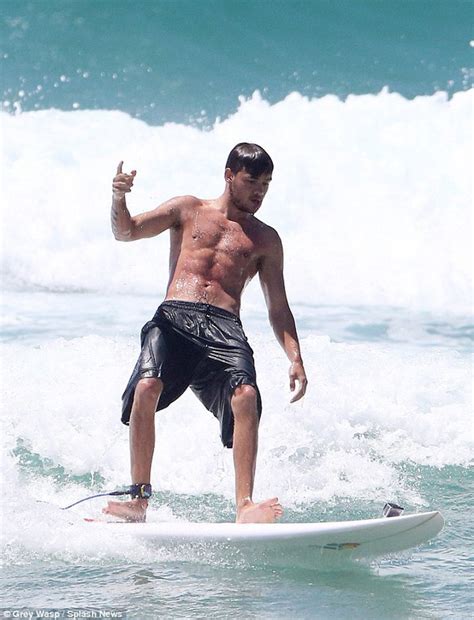 Liam 1d Khiến Fan Phát Sốt Vì Cơ Bụng Quyến Rũ