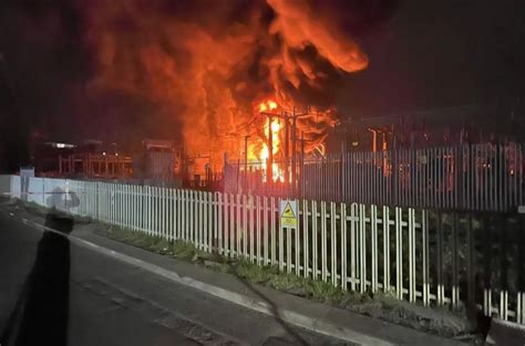 Затвориха лондонското летище Хийтроу заради голям пожар Информационна агенция ПИК