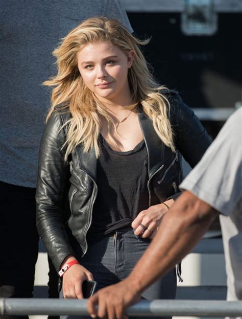 Chloë Grace Moretz Hot Bikini Pictures Looking Very Sexy In Leggings