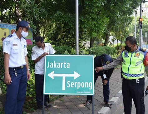 Dishub Kota Tangerang Pasang Rambu Petunjuk Jalan Guna Bantu Pemudik