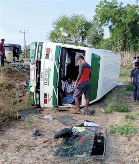 කෝවිල් වැඳල එද්දි බැතිමතුන් සමග බස් රථය පෙරලී 6 කට බරපතලයි Ada Online