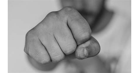 Аутопсия разкри причината за смъртта на жената пребита от тийнейджър в