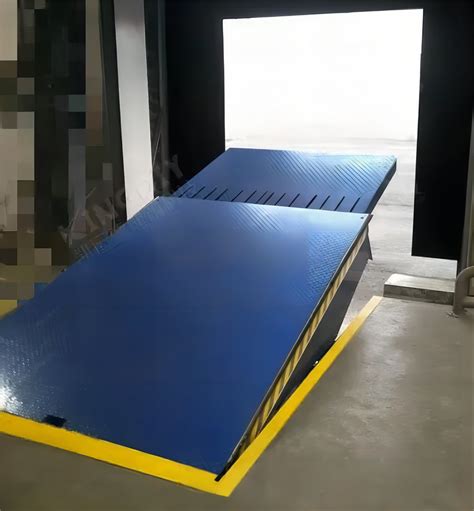 China Manufacturer Industrial Container Loading Ramp Dock Platform Lift