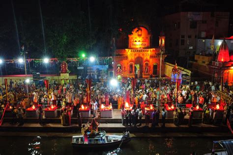 जल गंगा आरती 1100 दीपों से जगमगाया विट्ठल रूकमणी मंदिर Patrika News