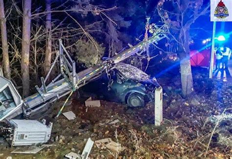 Łódzkie Śmiertelny wypadek ZDJĘCIA Zginął 47 letni kierowca