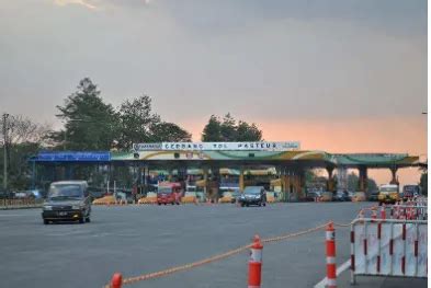Analisis Panjang Antrian Yang Terjadi Pada Pintu Keluar Gerbang Tol
