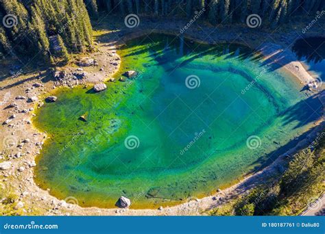 Carezza湖 Lago Di Carezza Karersee 与意大利南蒂罗尔州博尔扎诺省Mount Latemar山 卡雷扎湖景观