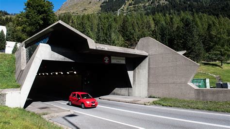 Nach Gotthard Sperrung Diskussion Ber Stra Enausbau In Schweiz Swr