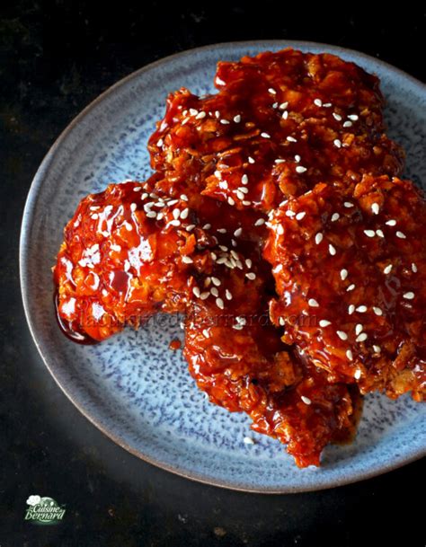 Poulet croustillant aux corn flakes au four sauce sucrée et pimentée
