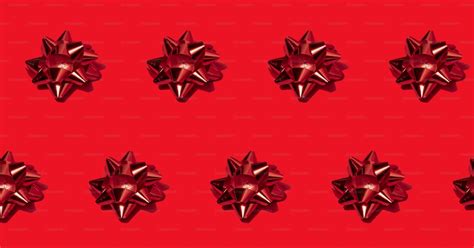 빨간색 배경에 빨간색 리본 패턴 사진 Unsplash의 리본 이미지