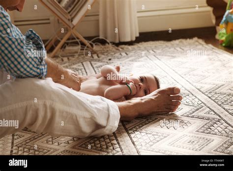 Volle Windel M Dchen Fotos Und Bildmaterial In Hoher Aufl Sung Alamy