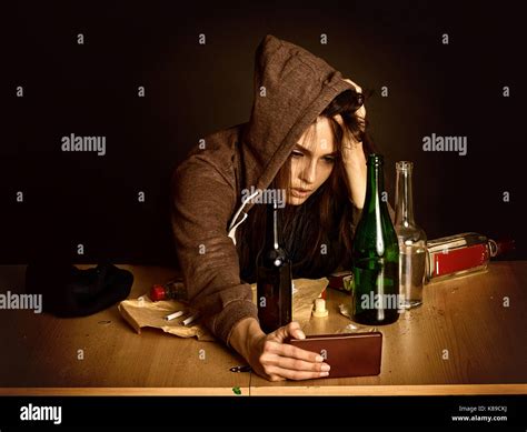 Woman Alcoholism Is Social Problem Female Drinking Cause Poor Health