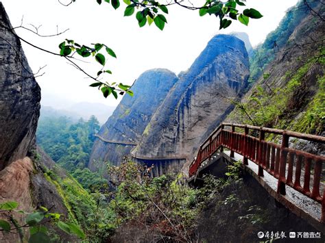 湖南崀山骆驼峰风景区风景秀丽迷人 李春英