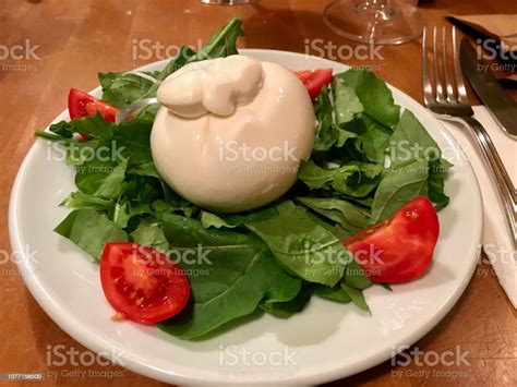 체리 토마토와 Rucola Burrata 치즈 로켓 또는 Arugula 레스토랑에서 나뭇잎 0명에 대한 스톡 사진 및 기타