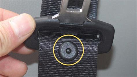 Secret Button In The Seat Belt It S Not What You Think It S Just For