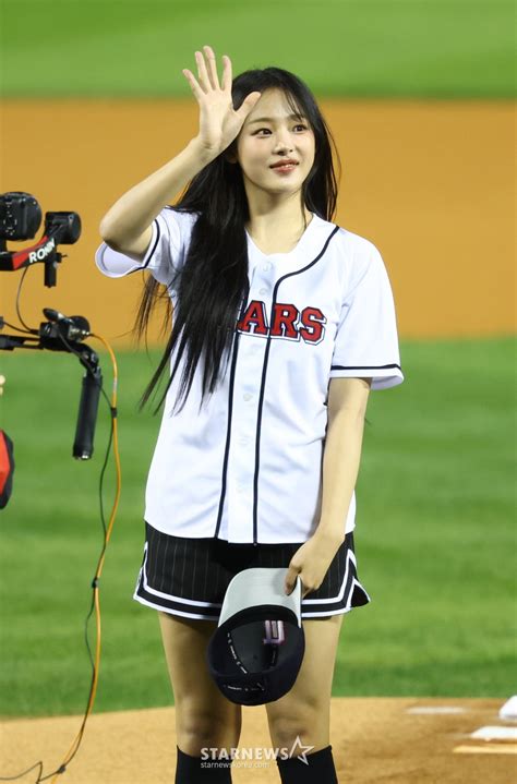 두산 어린이 뉴진스 민지 시구 여왕으로 성장 [★focus] 스타뉴스