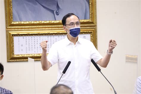 夏立言訪中國 藍青年怒轟：敗家老頭，請放過國民黨！ 蕃新聞