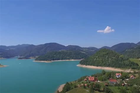 TRAGEDIJA NA ZAOVINSKOM JEZERU Muškarac je plivao i odjednom se utopio SAMO JE POTONUO I NESTAO