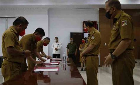 Hindari KKN Pejabat Minahasa Tanda Tangan Perjanjian Kerja Dan Pakta